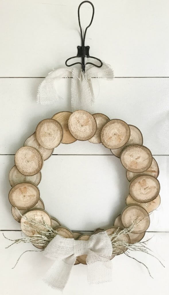 How to Make a Wreath with Wood Slices - Twelve On Main