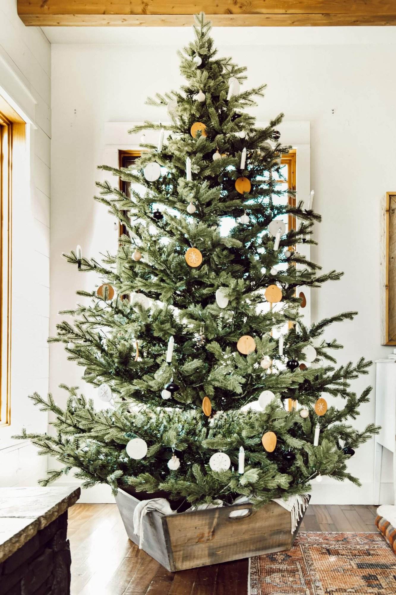 My 2022 Christmas Tree with Minimal Christmas Tree Decorations - Twelve ...